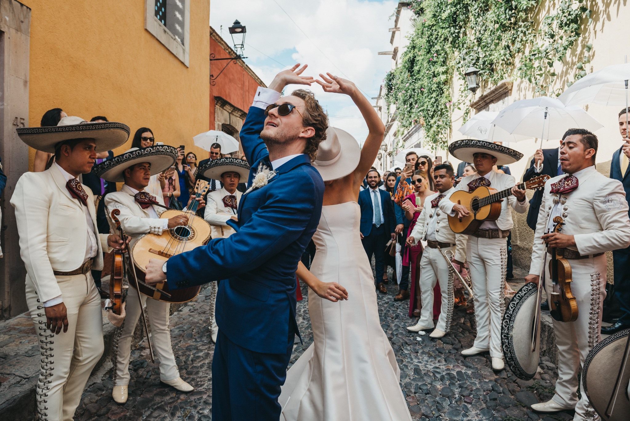¿Qué son las famosas Callejoneadas de una boda en San Miguel? - TWB